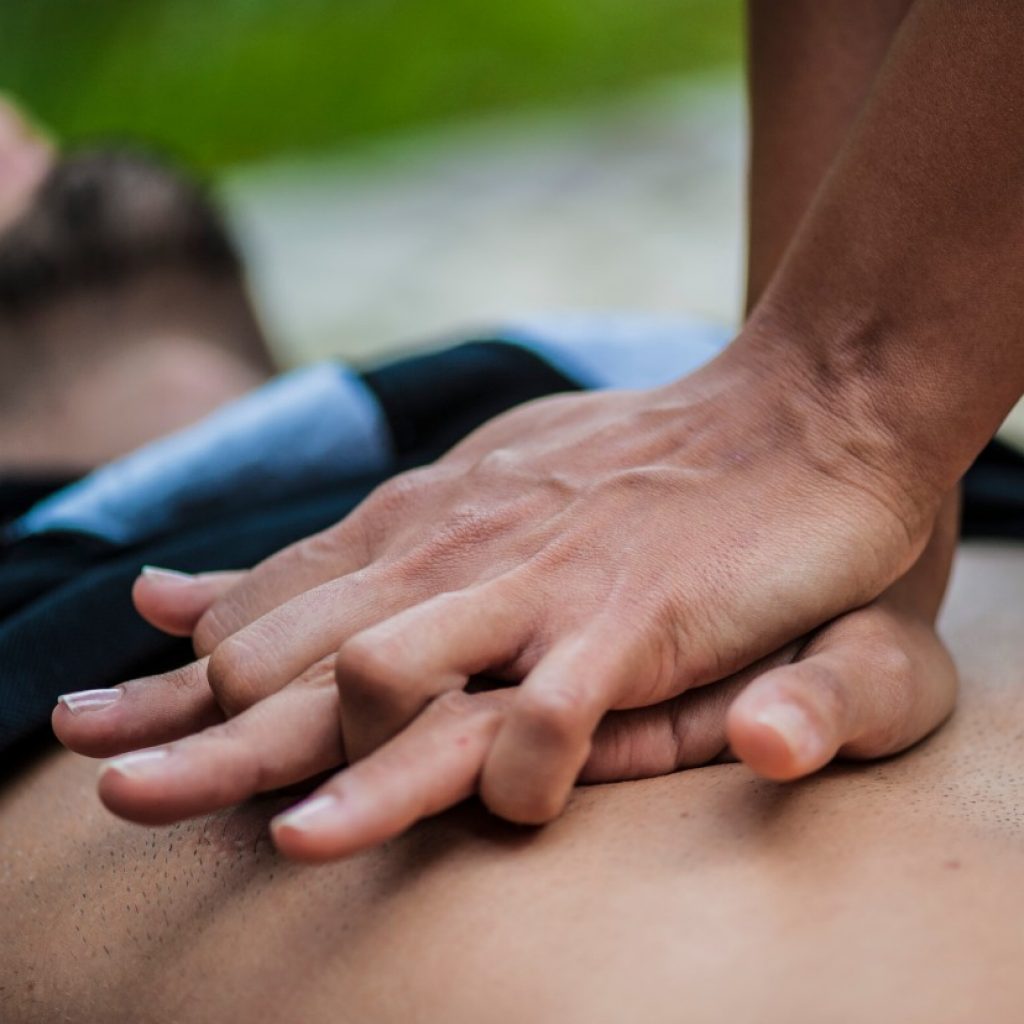 First aid for cardiac arrest - Helsana